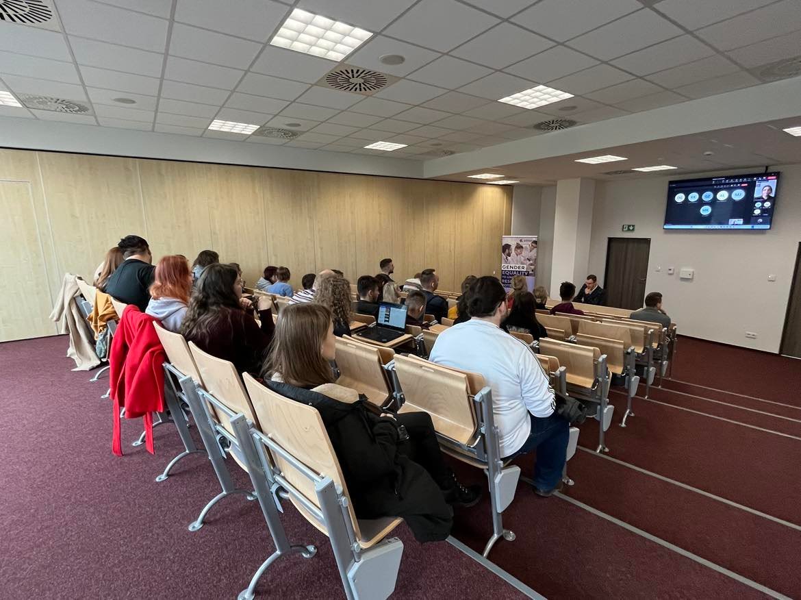 Gamers, heroines and heroes - Representations of women and men in games ...